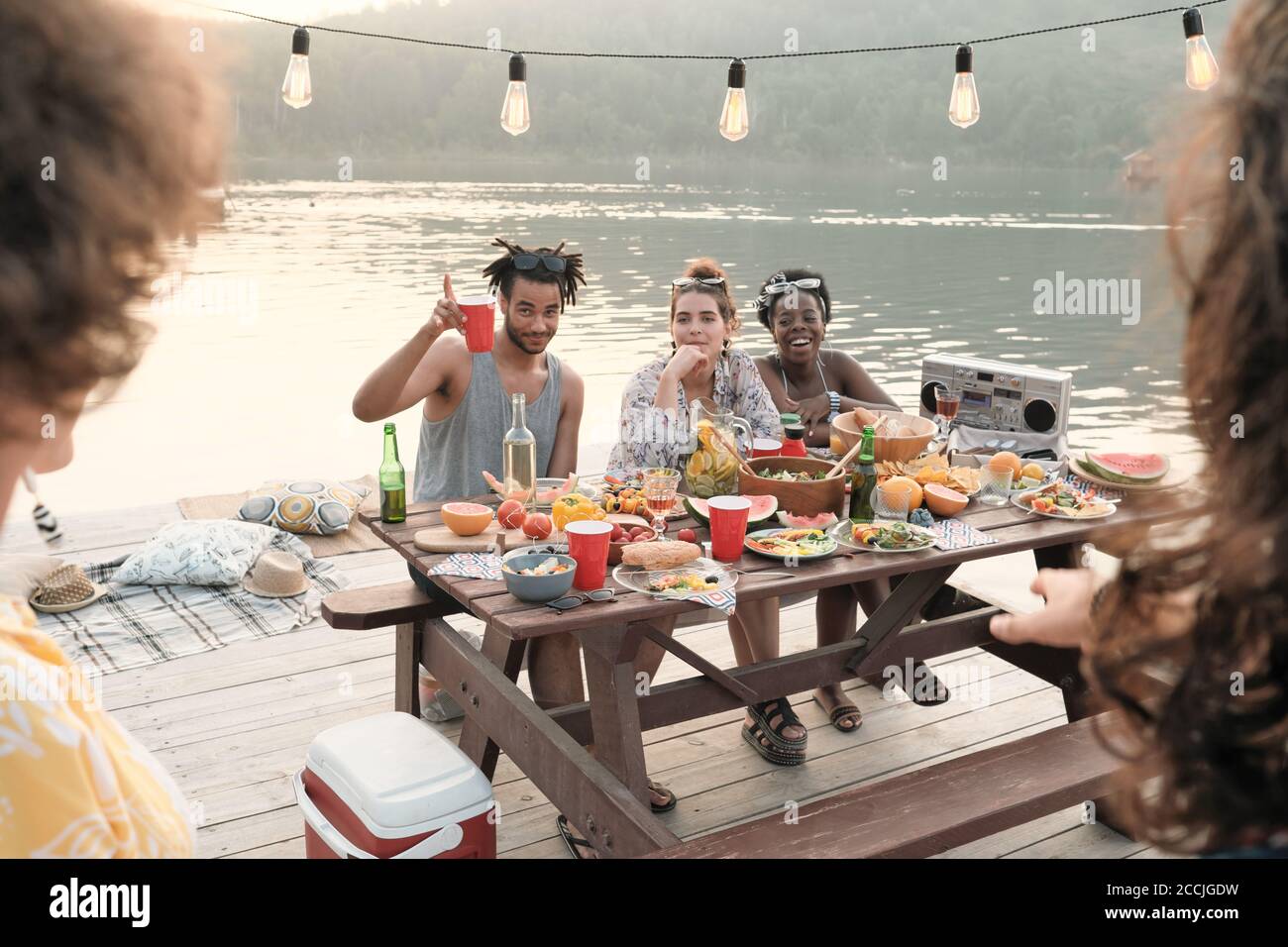Community picnic table hi-res stock photography and images - Alamy