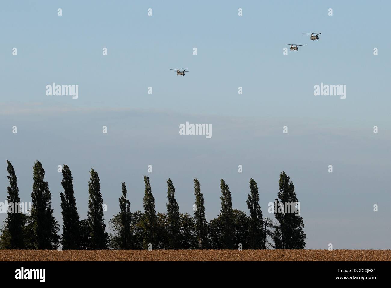 Ch 47 chinook lift hi-res stock photography and images - Alamy