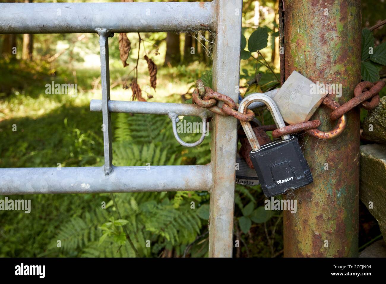 Broken metal gate hi-res stock photography and images - Alamy