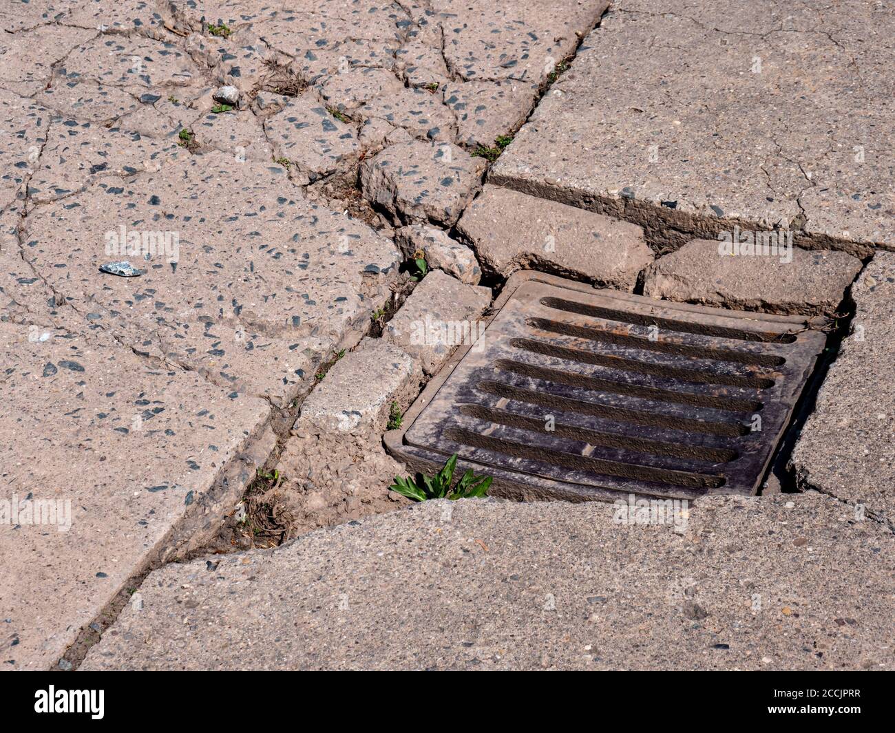 Road drain hi-res stock photography and images - Alamy