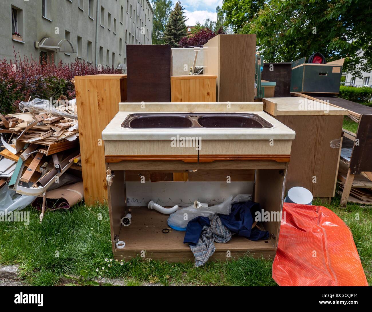Old kitchen is disposed of in the bulky waste Stock Photo - Alamy