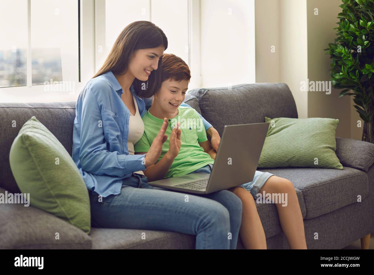 Communication application hi-res stock photography and images - Alamy