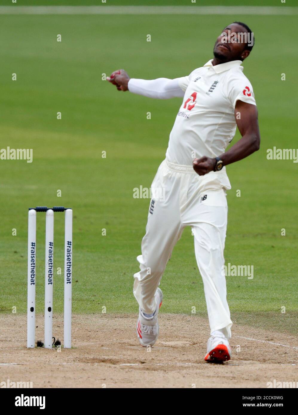 Jofra archer bowling hi-res stock photography and images - Alamy