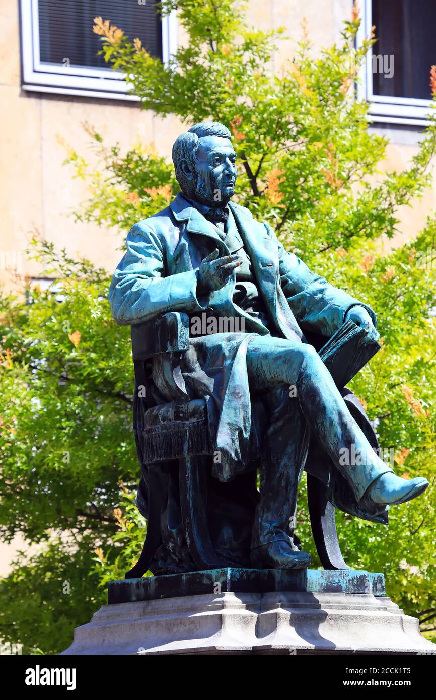 Statue Robert Mayer is a sight of the city of Heilbronn Stock Photo - Alamy