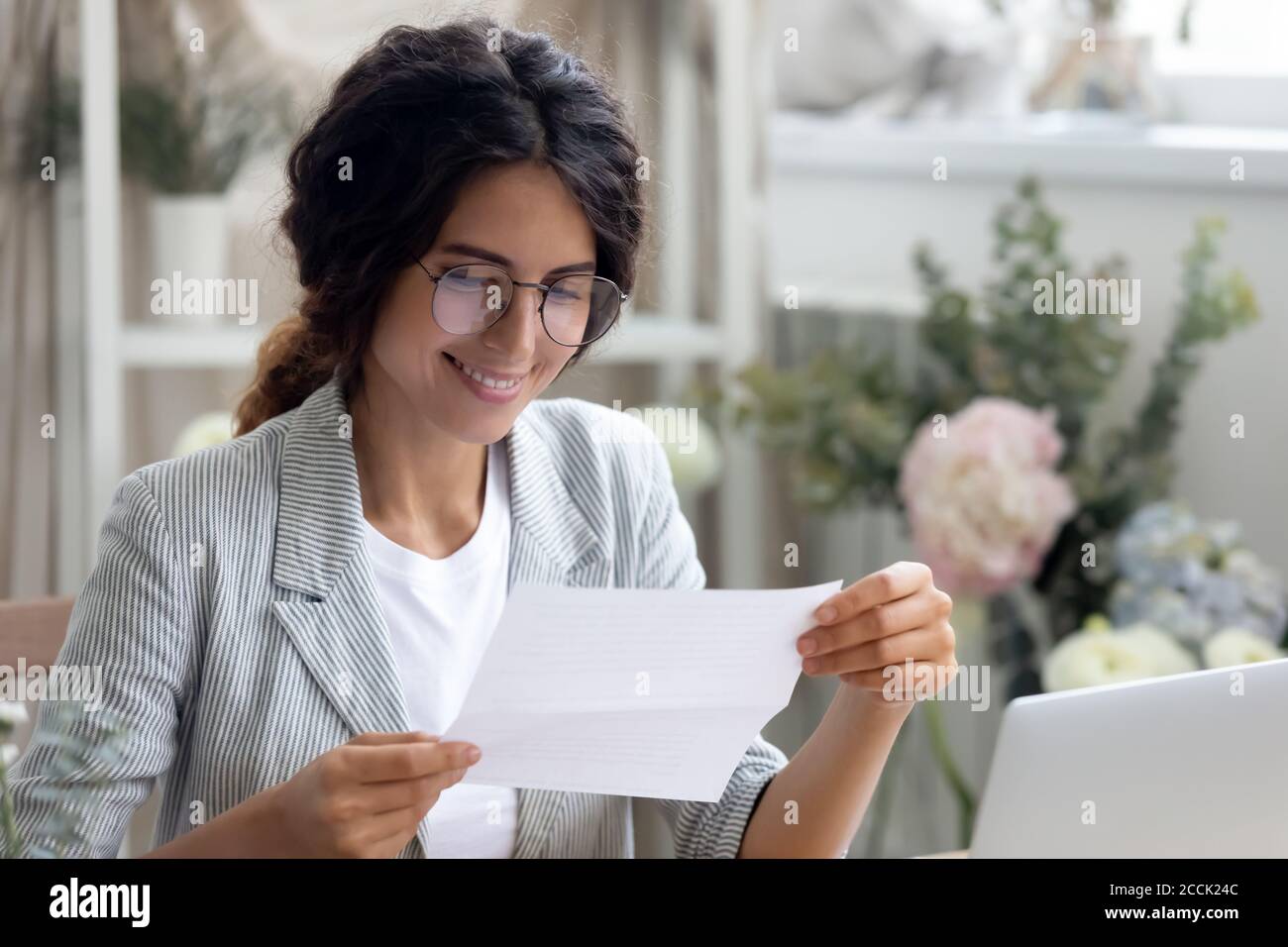 Check notification hi-res stock photography and images - Alamy