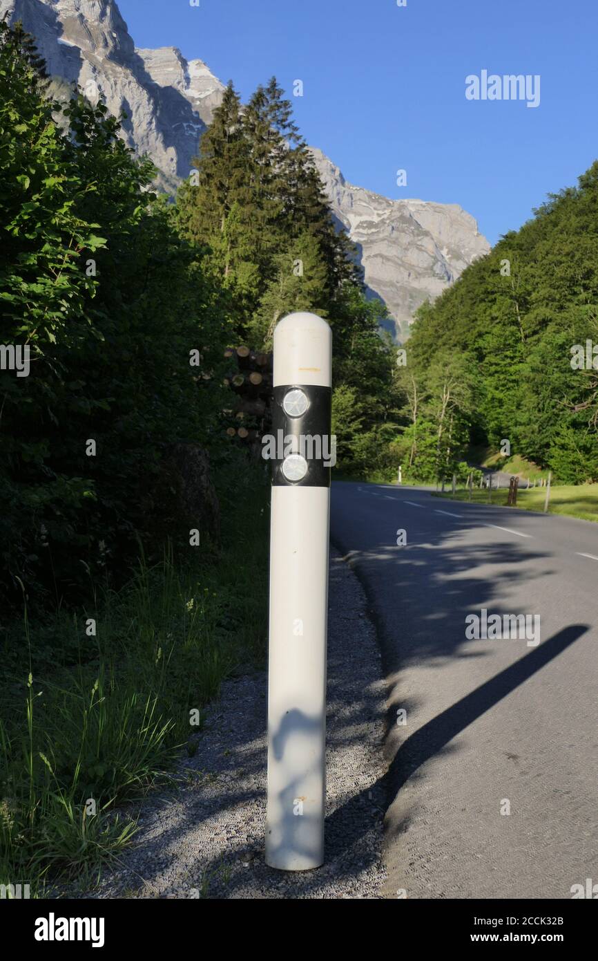 Highway reflector hi-res stock photography and images - Alamy