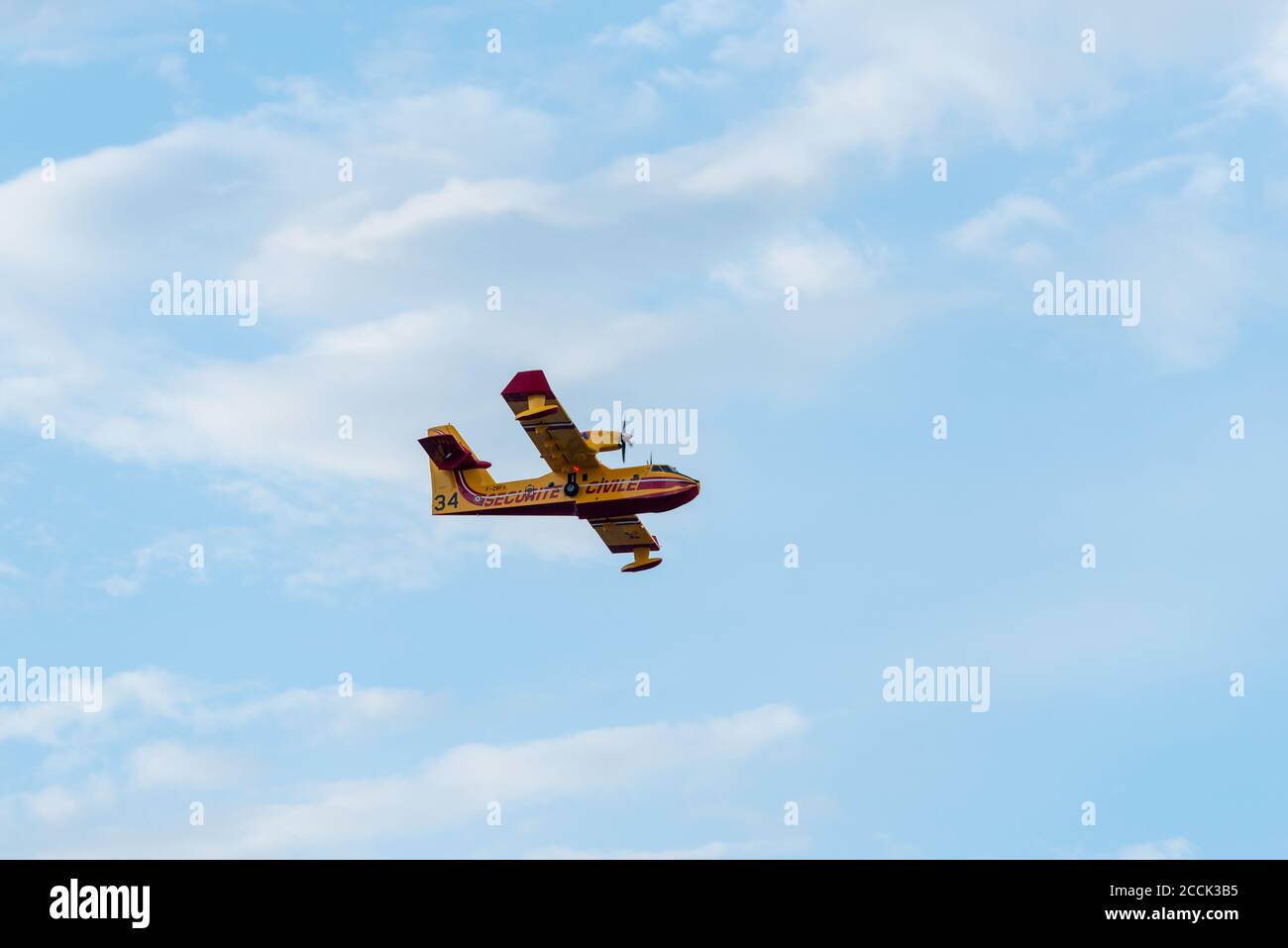 Canadair CL-415 amphibious water bomber in flight Stock Photo - Alamy