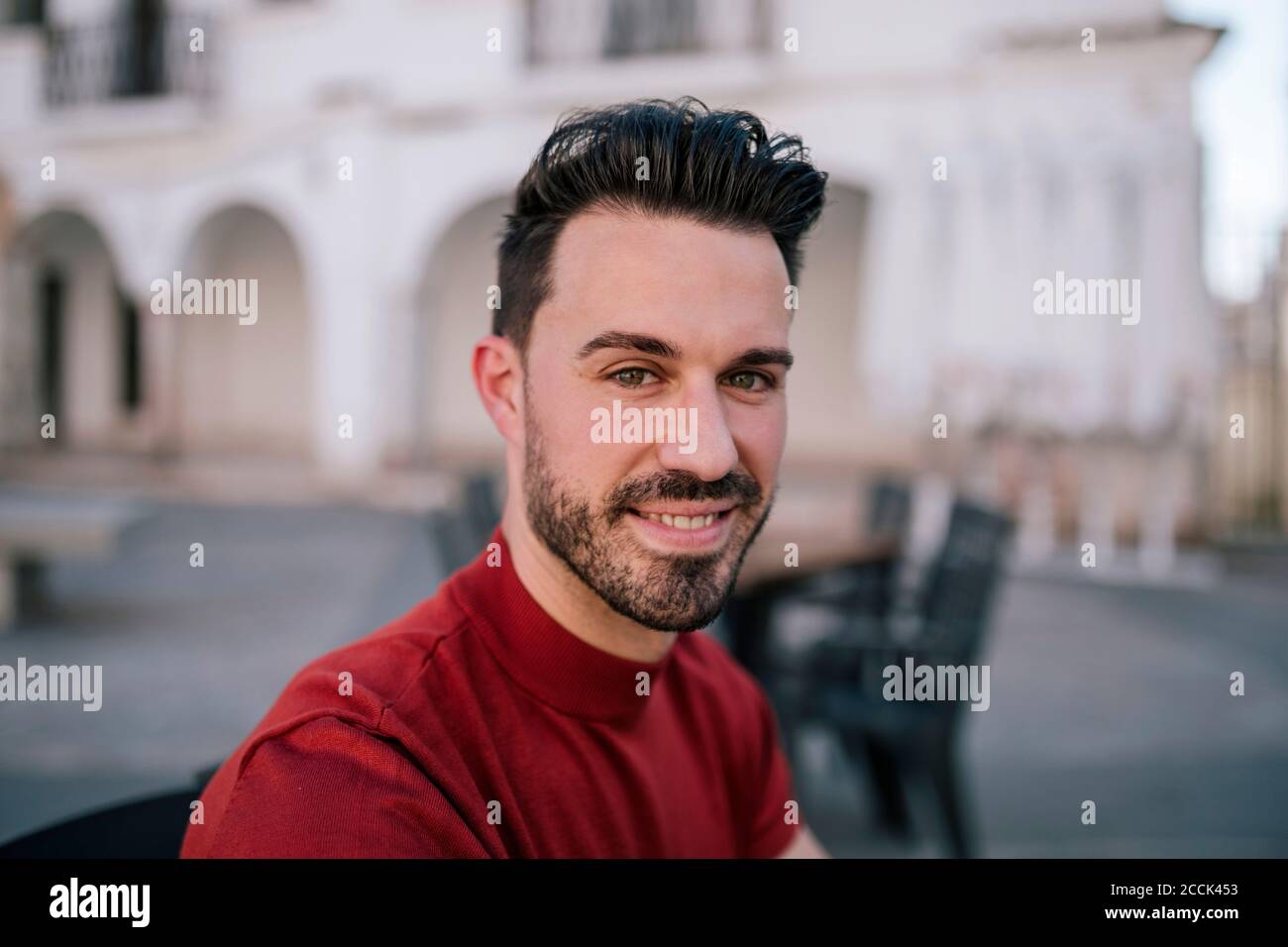 Man and the city hi-res stock photography and images - Alamy