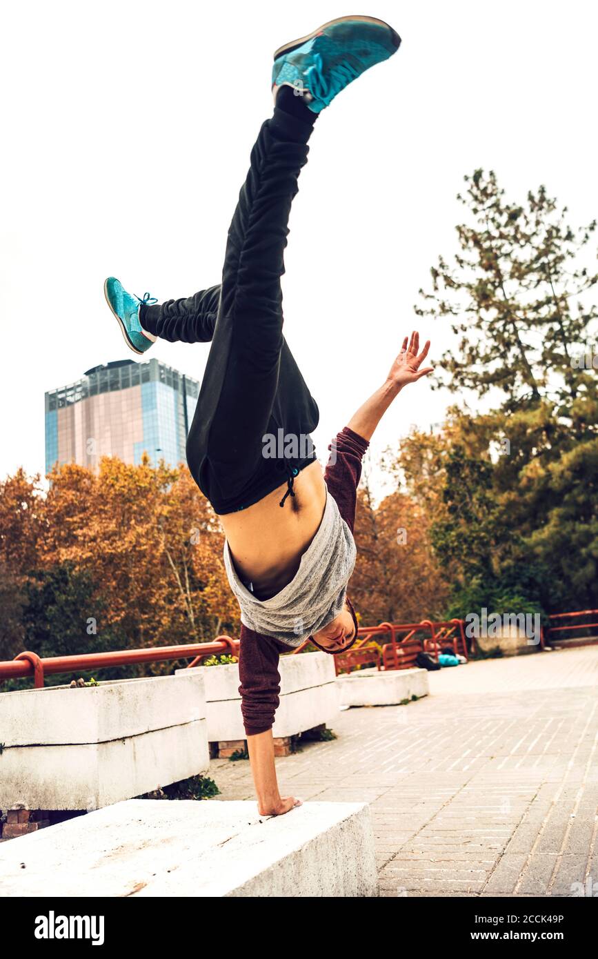 Man youth handstand hi-res stock photography and images - Alamy