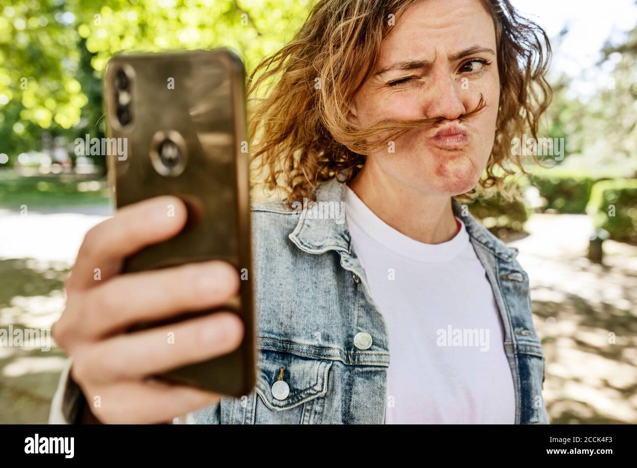 Selfie phone in front of face woman hi-res stock photography and images ...