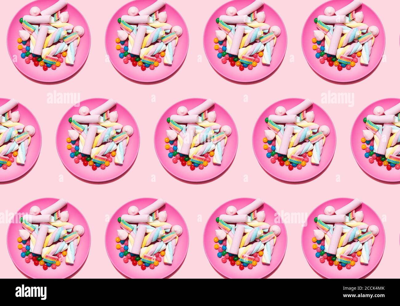 Plastic plates hi-res stock photography and images - Alamy