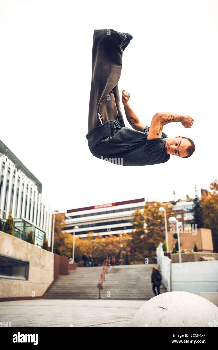 Man jumping down hi-res stock photography and images - Alamy