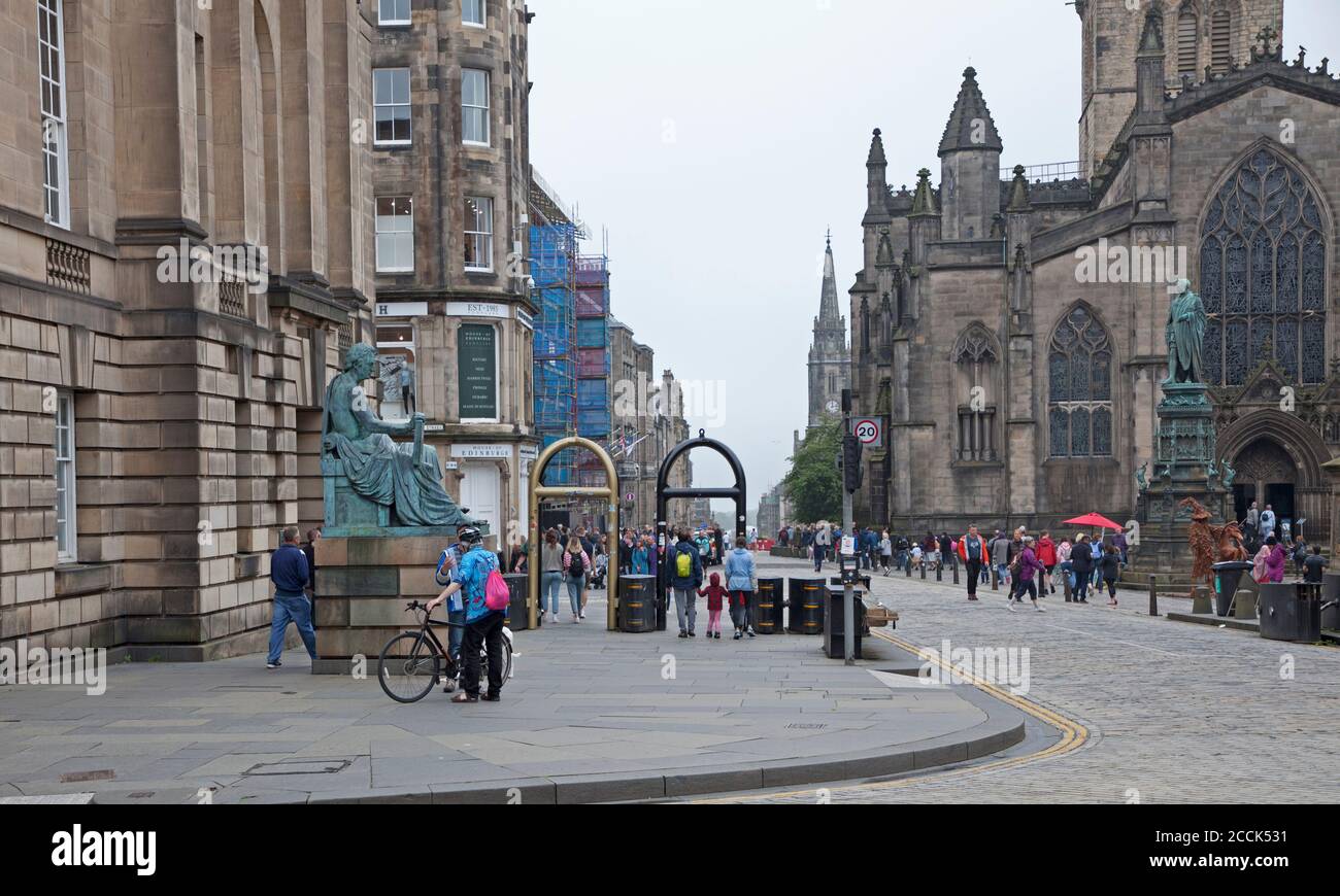 Edinburgh royal mile edinburgh hi-res stock photography and images - Alamy