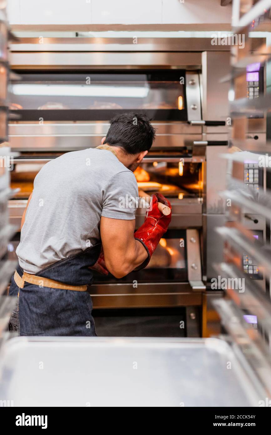 Male baker hi-res stock photography and images - Alamy