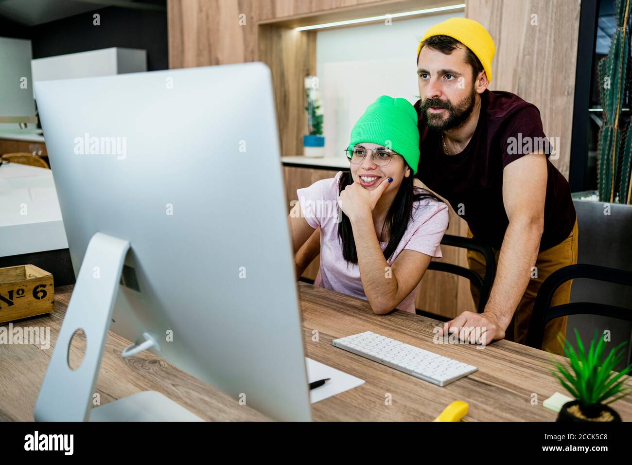 Man working on green screen hi-res stock photography and images - Alamy