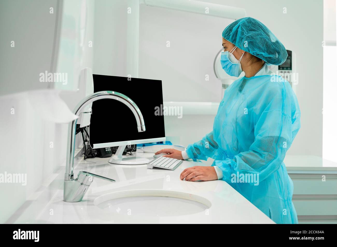 Female nurse working on computer at clinic Stock Photo - Alamy
