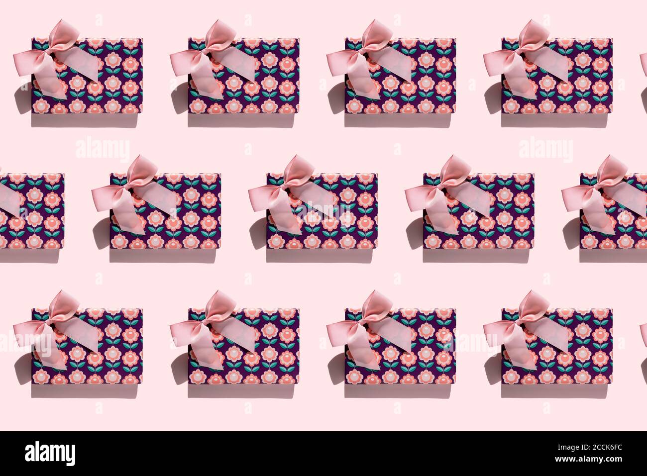 Gifts box pattern hi-res stock photography and images - Alamy