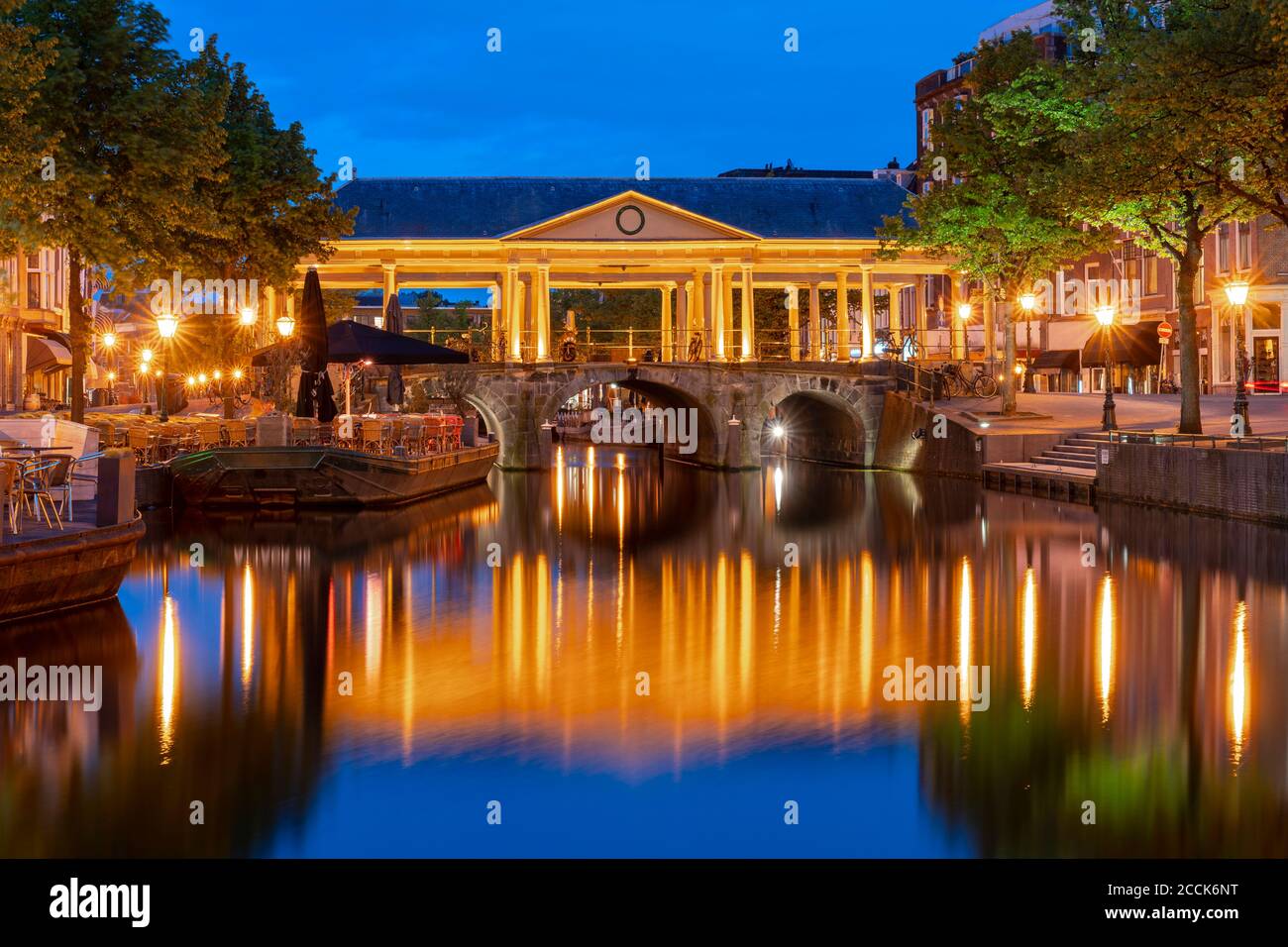Netherlands, South Holland, Leiden, Koornbrug and Nieuwe Rijn canal at ...