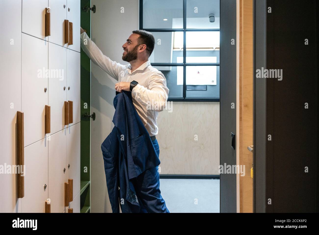 Professional smiling suit hi-res stock photography and images - Alamy