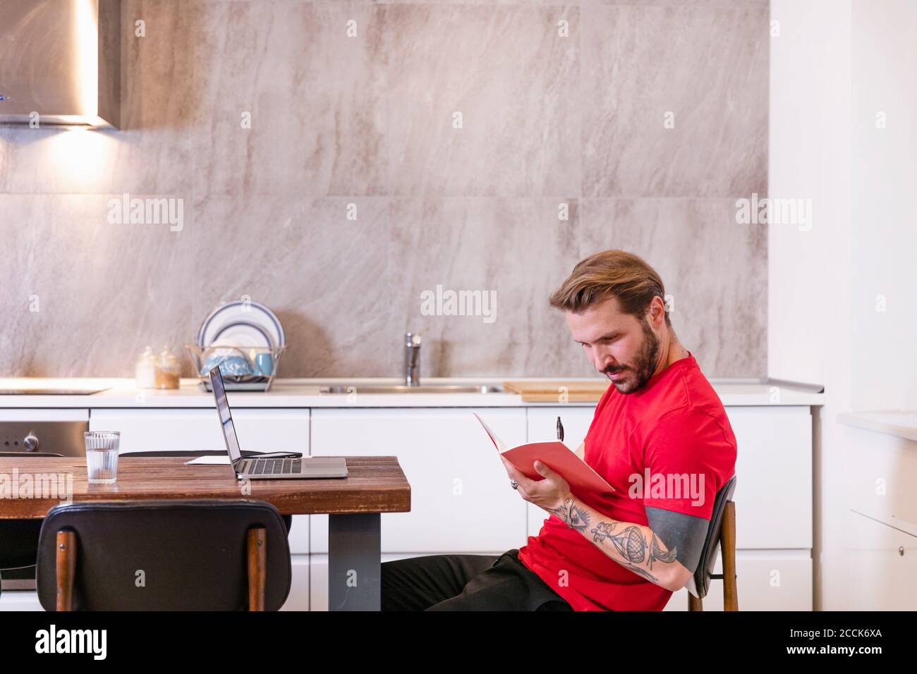 Adult caucasian reading table hi-res stock photography and images - Alamy