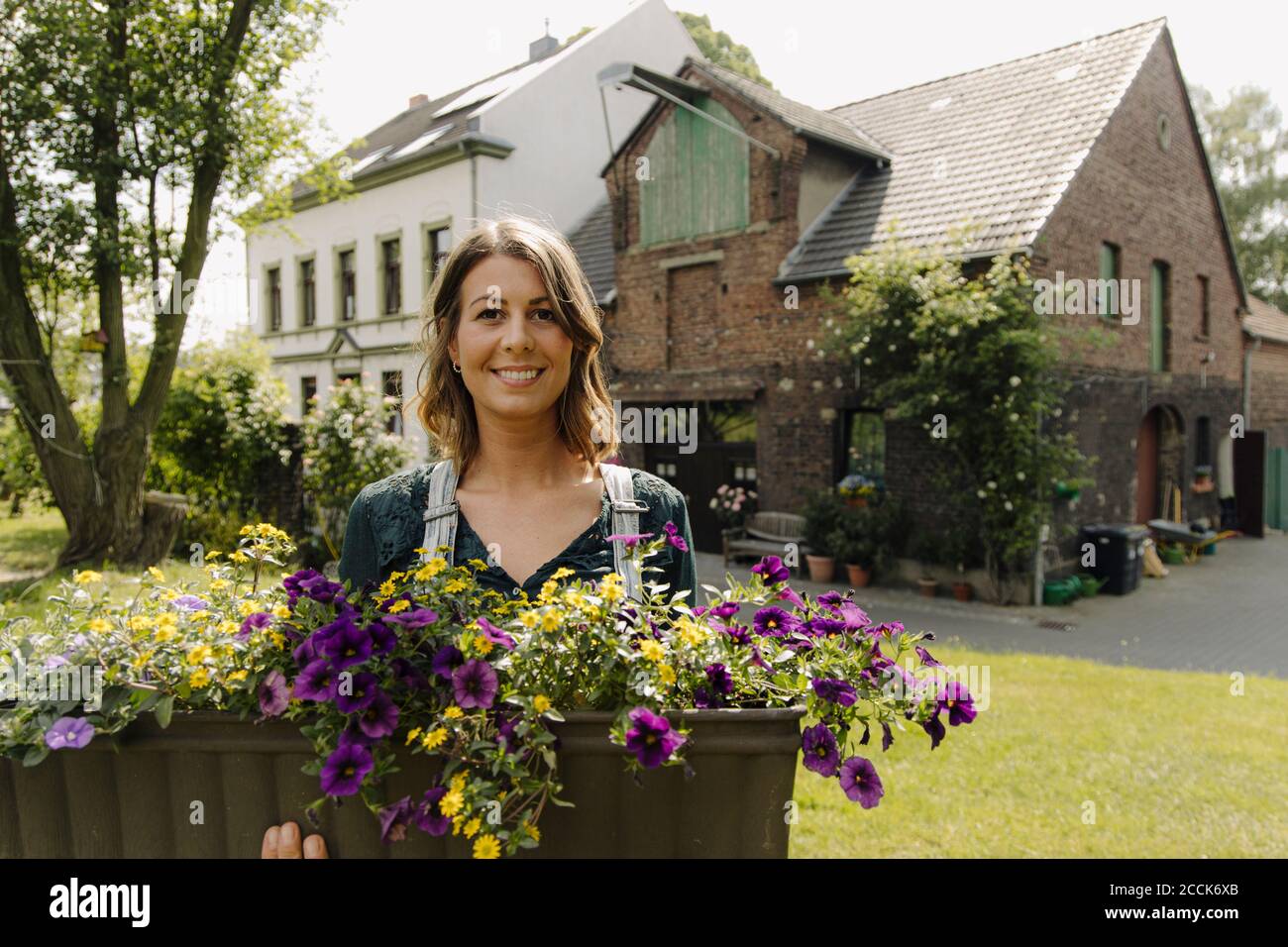 Rural farmhouse portrait hi-res stock photography and images - Alamy