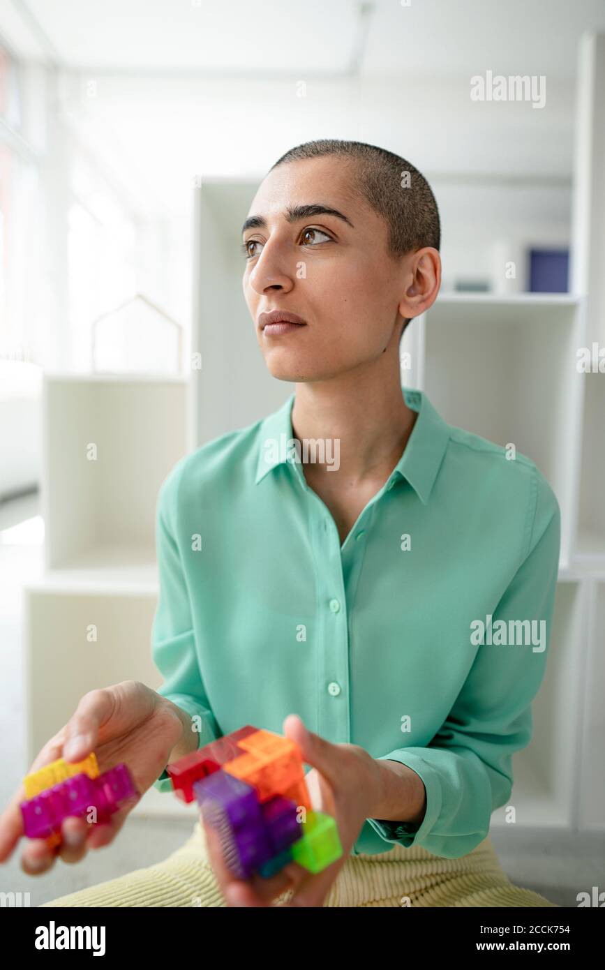 People in a cube hi-res stock photography and images - Alamy