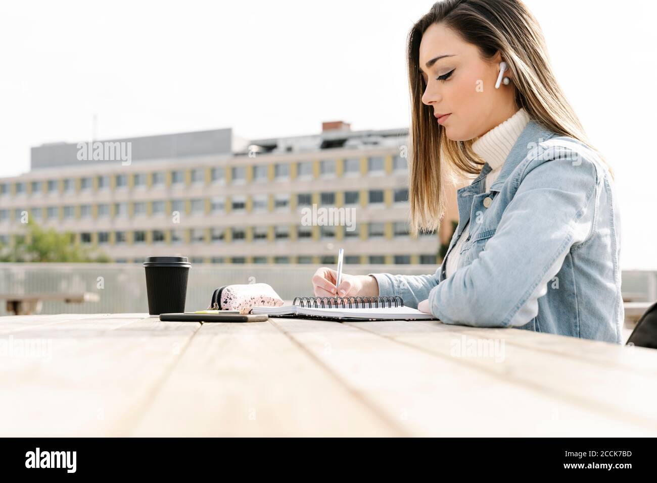 Studying campus hi-res stock photography and images - Alamy