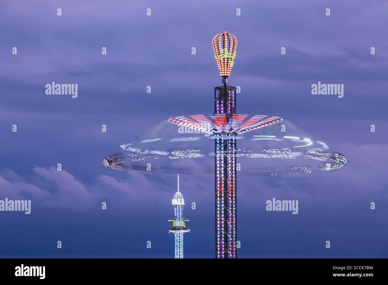 Purple sky hi-res stock photography and images - Alamy