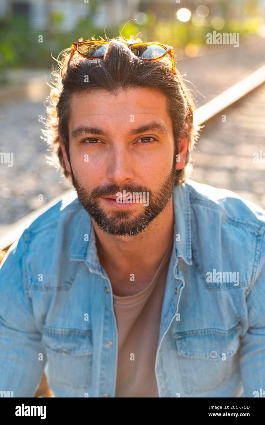 Wearing sunglasses on head hi-res stock photography and images - Alamy