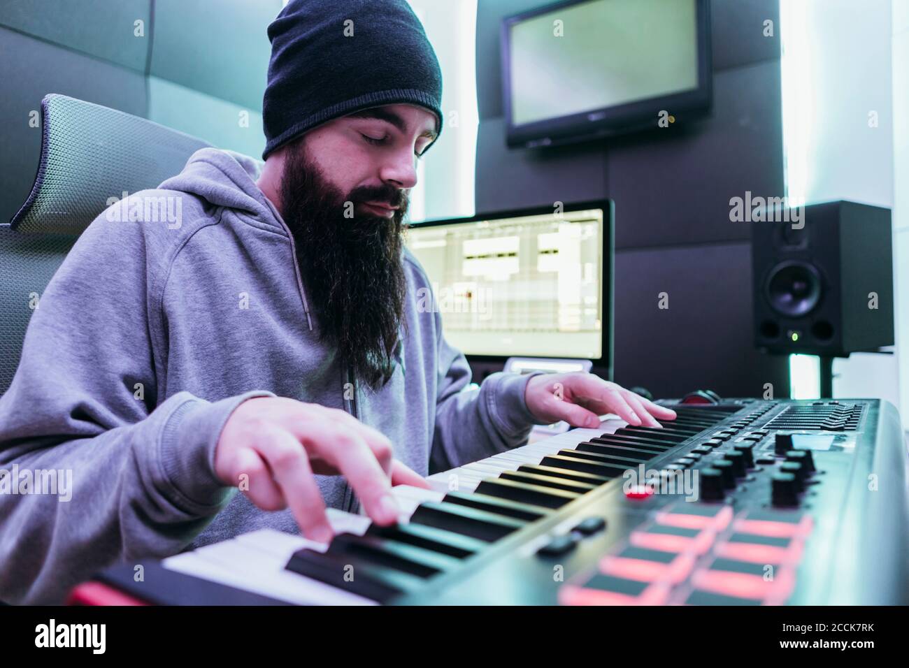 Dj studio keyboard hi-res stock photography and images - Alamy