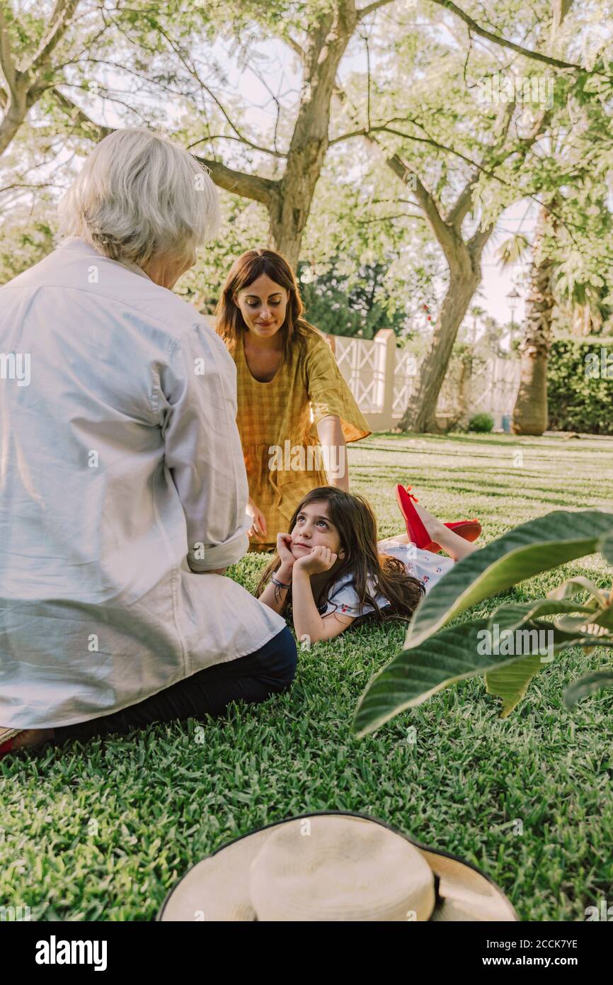 Family relaxing in nature hi-res stock photography and images - Alamy