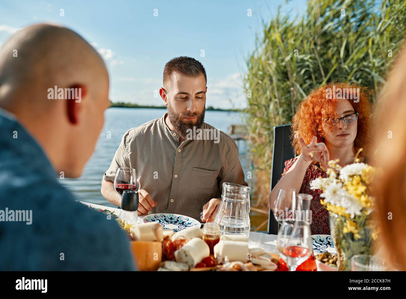 Group having dinner hi-res stock photography and images - Alamy