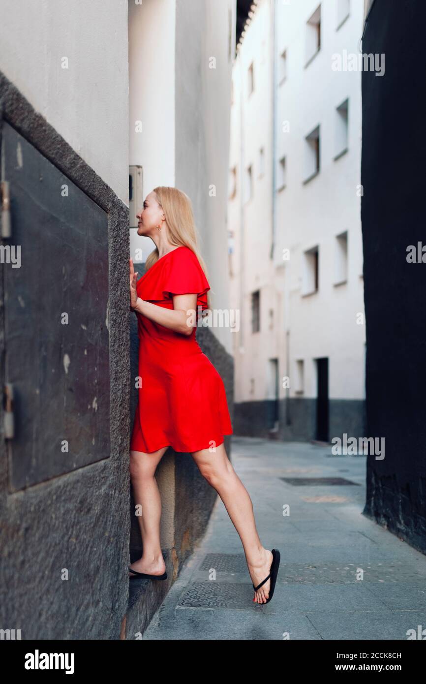 Person entering house hi-res stock photography and images - Alamy