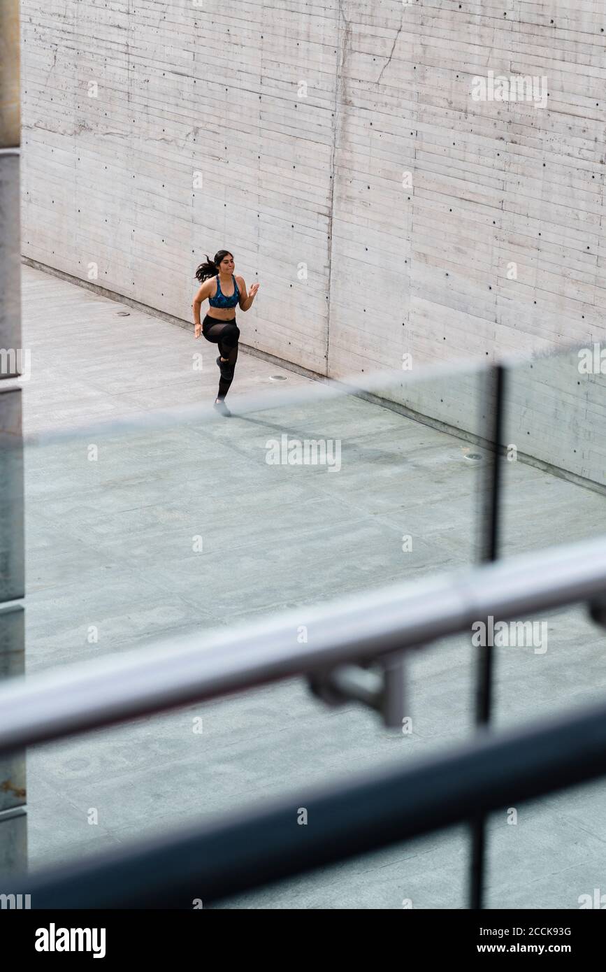 Woman in square hi-res stock photography and images - Alamy