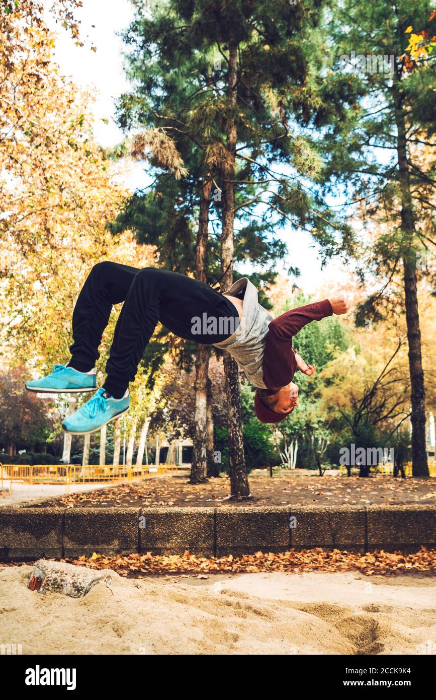 Man jumping down hi-res stock photography and images - Alamy