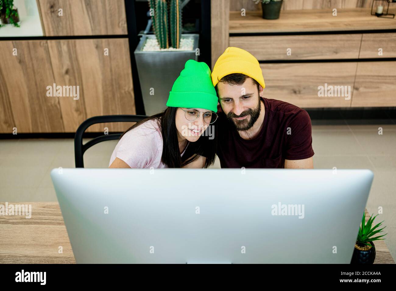 Couple green screen hi-res stock photography and images - Alamy