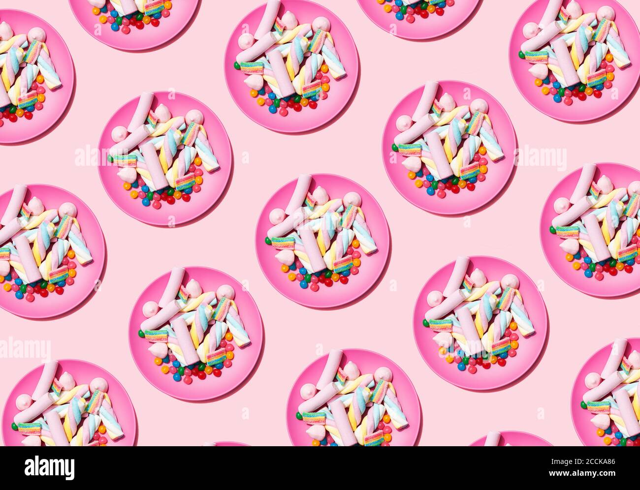 Plastic plates hi-res stock photography and images - Alamy