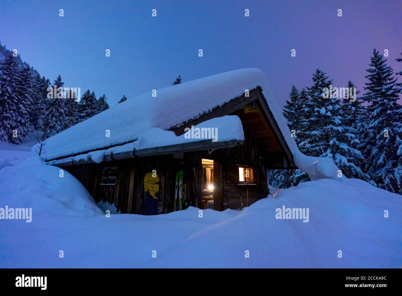 Hut the mountains hi-res stock photography and images - Alamy