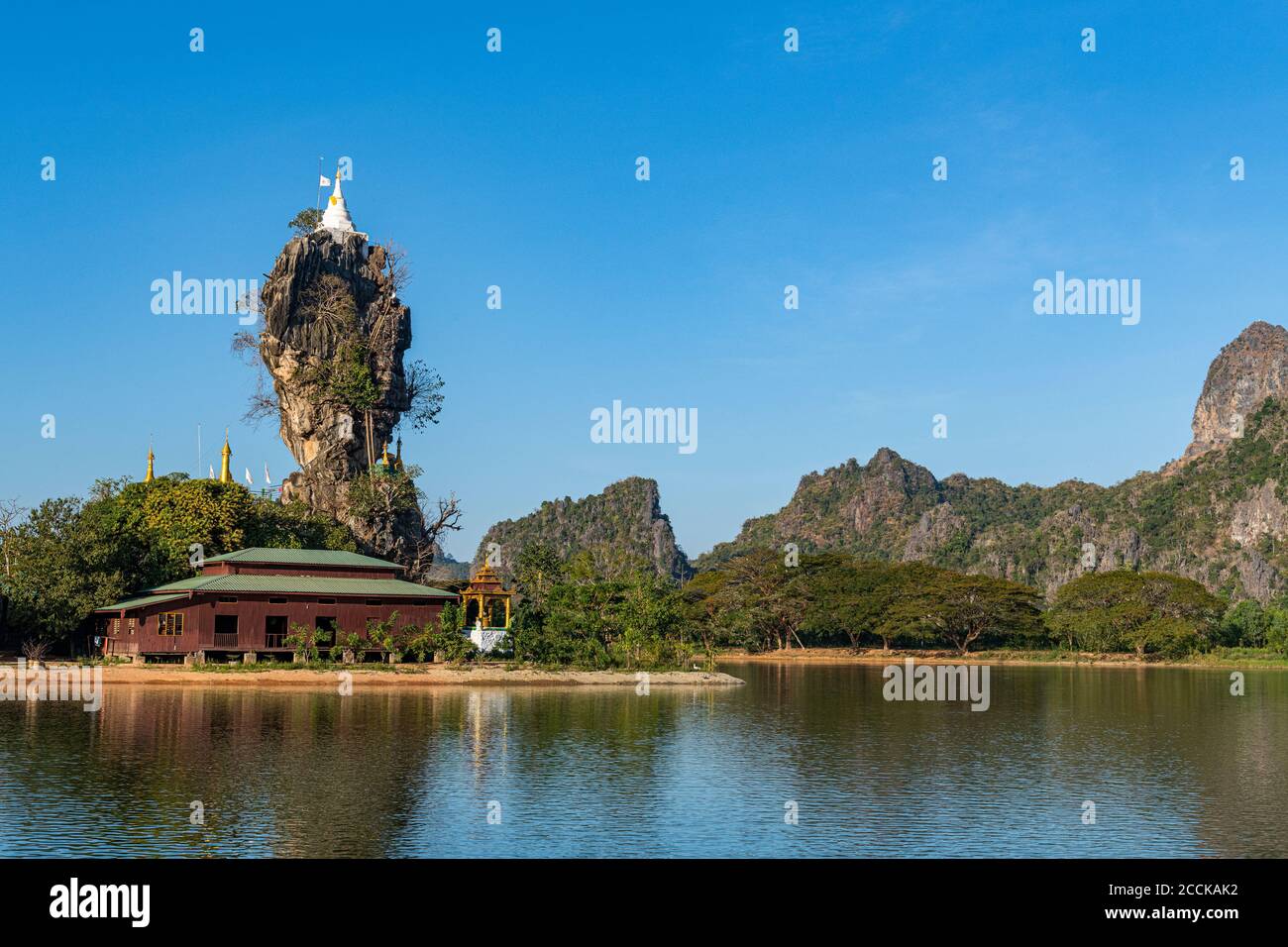 Myanmar, Kayin State, Hpa-an, Clear sky over Kyauk Ka Lat Pagoda Stock ...