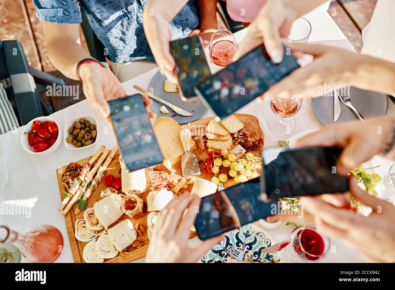 Pictures display table hi-res stock photography and images - Alamy