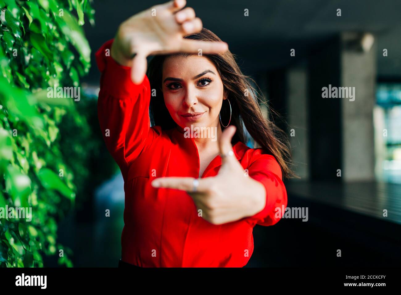 Shaping frame hands hi-res stock photography and images - Alamy