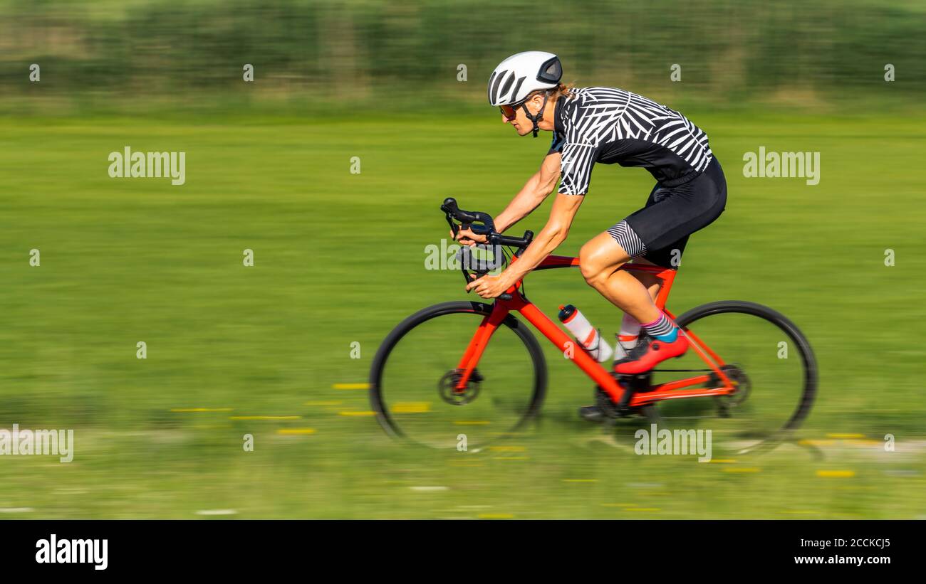 Men racing bike hi-res stock photography and images - Alamy