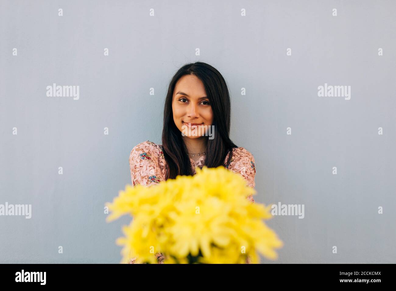 Offering flowers hi-res stock photography and images - Alamy