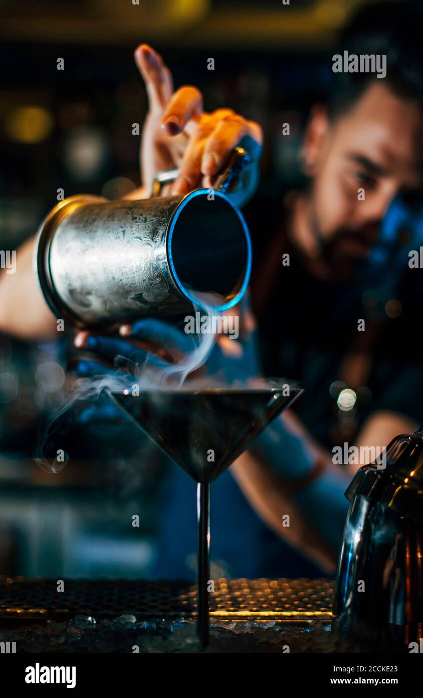 Bartender pouring drink hi-res stock photography and images - Alamy