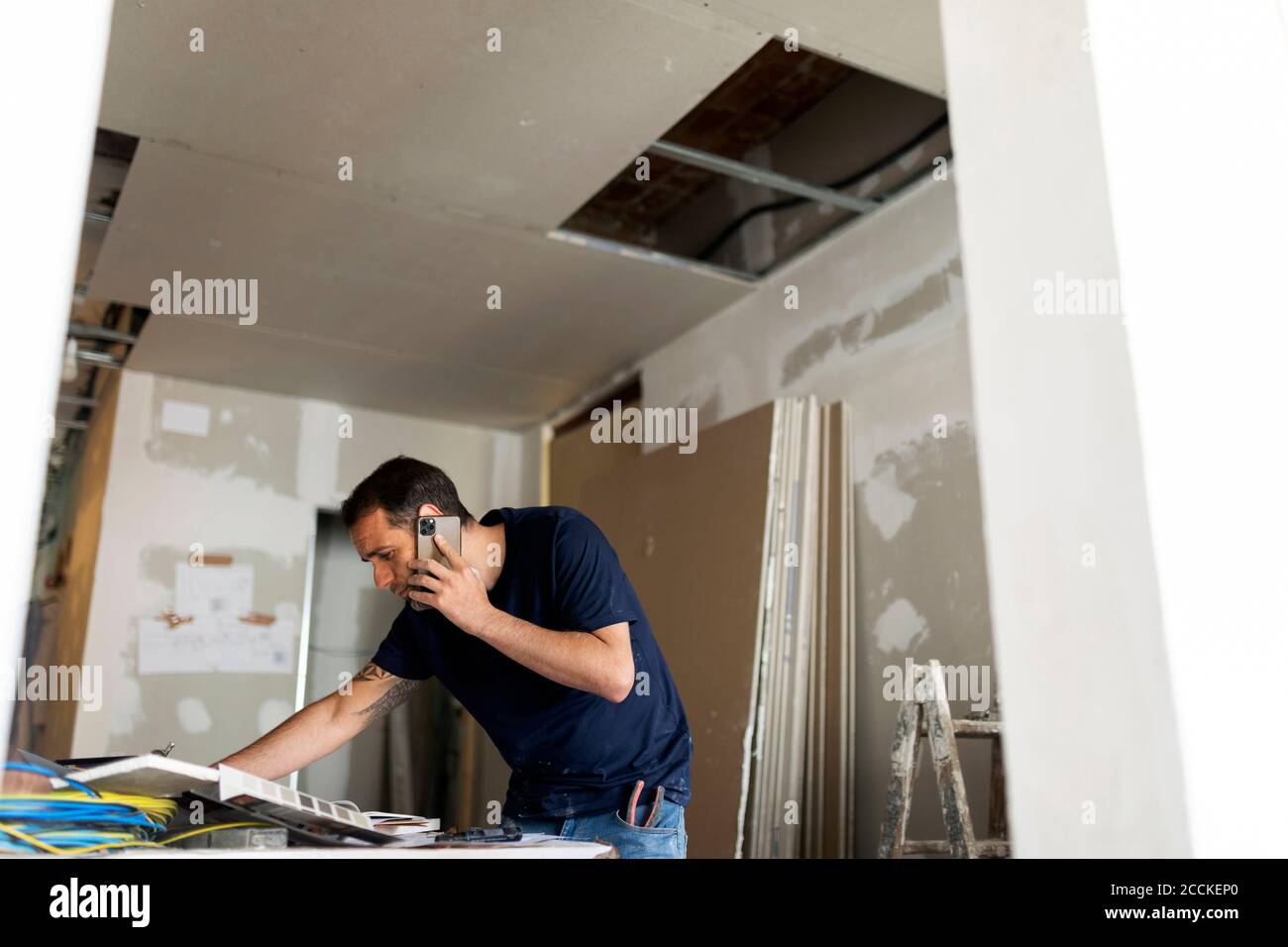 Man worker under new construction site hi-res stock photography and ...