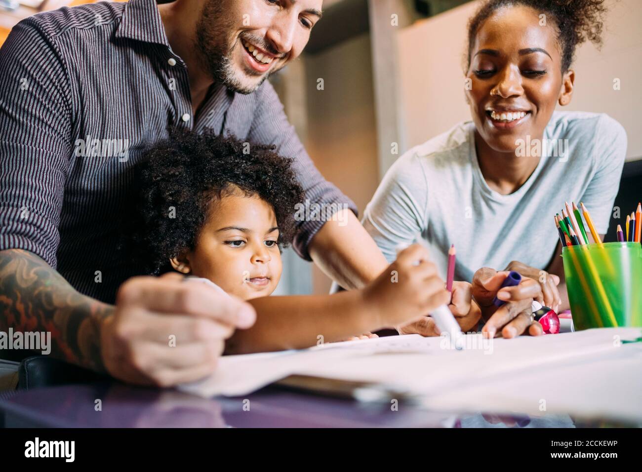 Parents and children drawing hi-res stock photography and images - Alamy