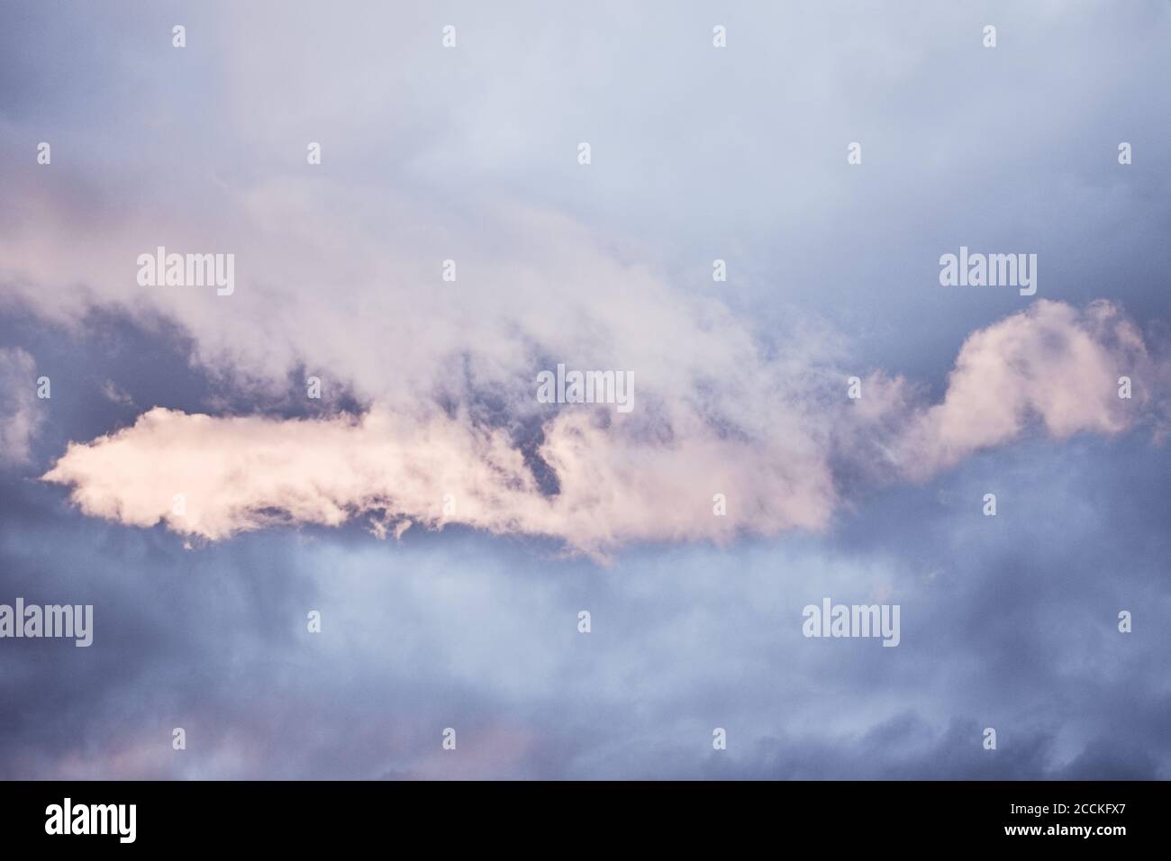 Nube rosa hi-res stock photography and images - Alamy