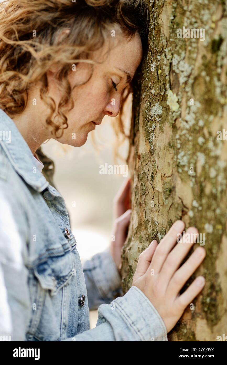 Sad tree hi-res stock photography and images - Alamy