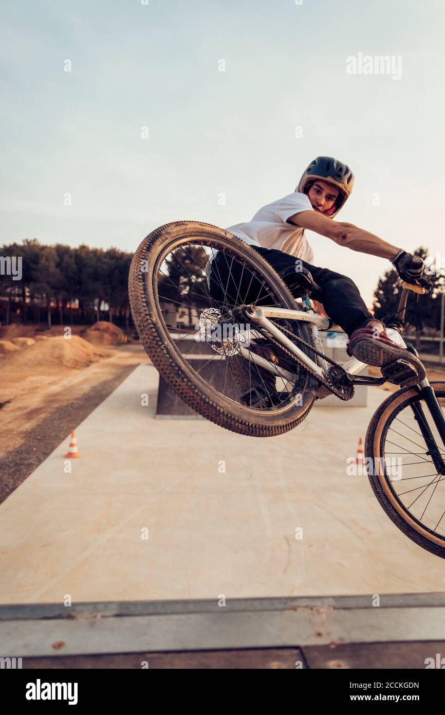 Bmx sunset helmet hi-res stock photography and images - Alamy