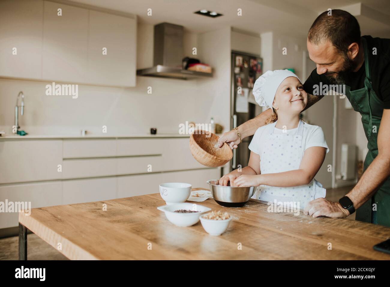 Happy father daughter baking hi-res stock photography and images - Alamy